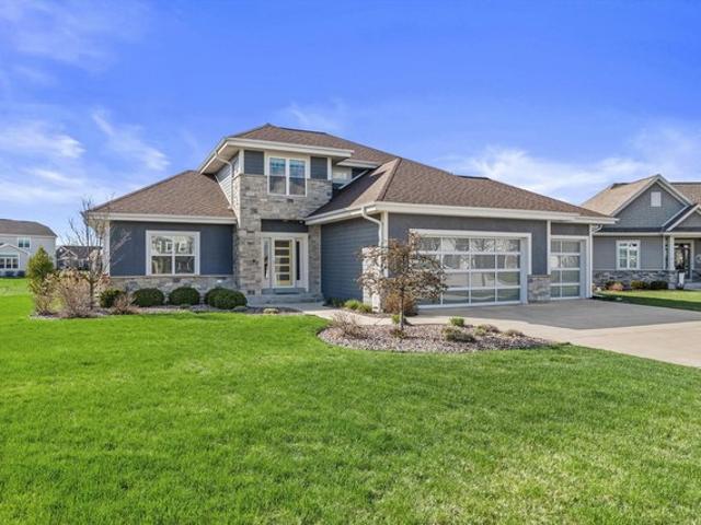 3105 Mendota Ct, Summit, WI 53066