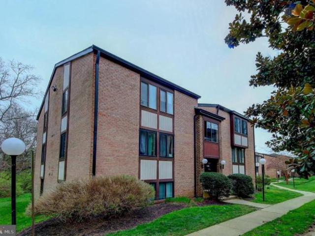 3105 Buccaneer Ct #201, Fairfax, VA 22031