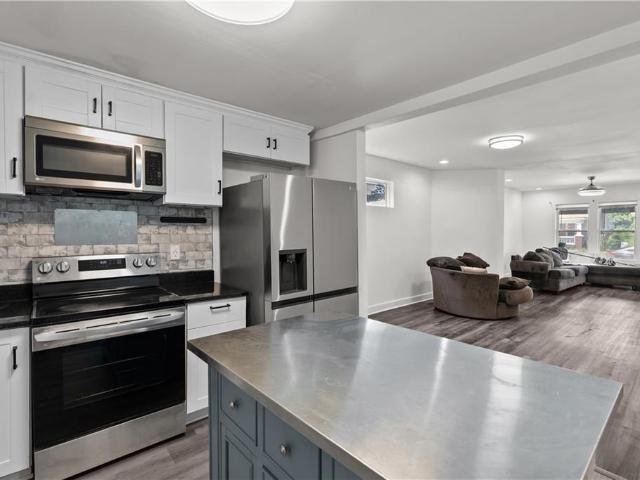 3105 Elm AVE
