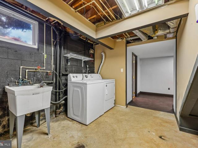 3105 Holiday Dr, Brookeville, MD 20833 | MLS #MDMC2225