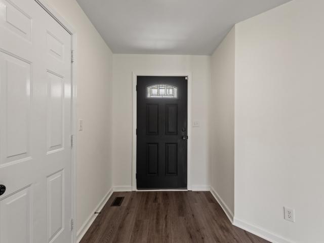 3105 Larson Ln