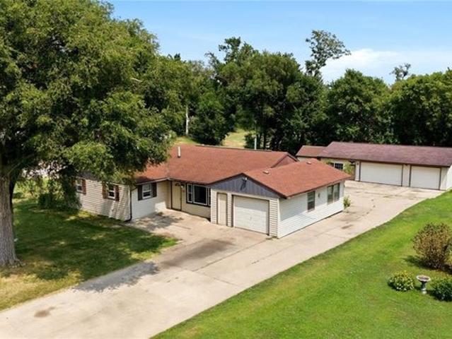 3105 Schaeffer Dr SW, Cedar Rapids, IA 52404