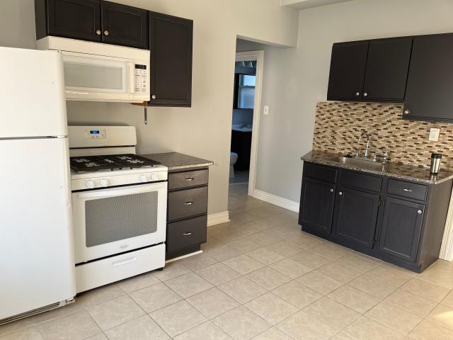 3105 W Diversey Ave, 2 beds, 1 full bath