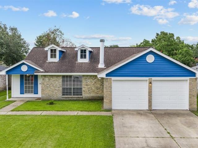 3105 Wood Fox Dr, Alvin, TX 77511