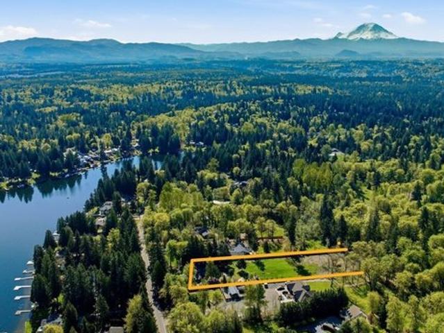 31061 W Lake Morton Dr SE, Kent, WA 98042