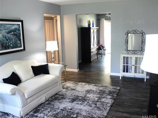 3106 Carnaby Ln Apt C, Bridgeton, MO 63044