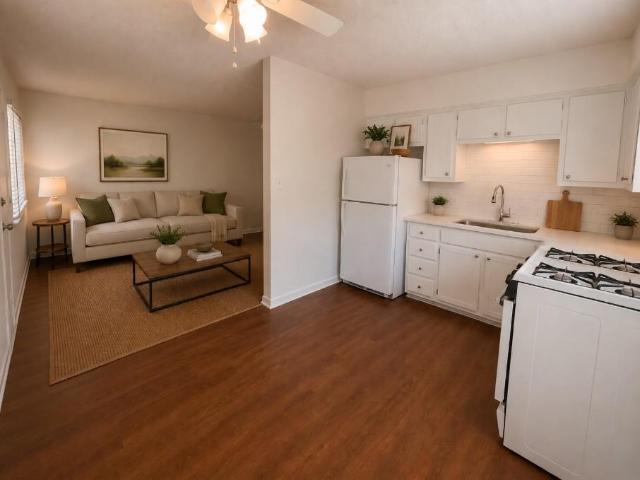 3106 Duval St # 202
