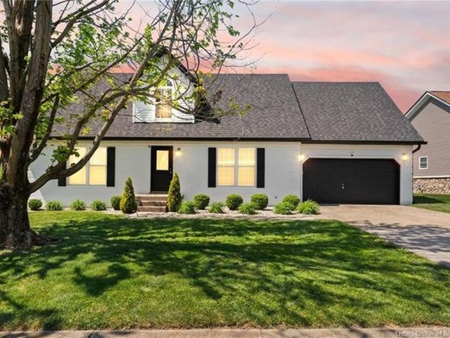 3106 Honeysuckle Ct, New Albany, IN 47150