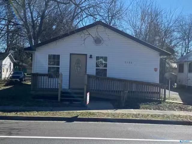 3106 W MEIGHAN BLVD, GADSDEN, AL 35904 Single Family Residence.