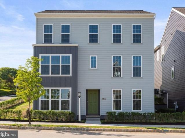 3107 Overlook Dr, Mechanicsburg, PA 17055