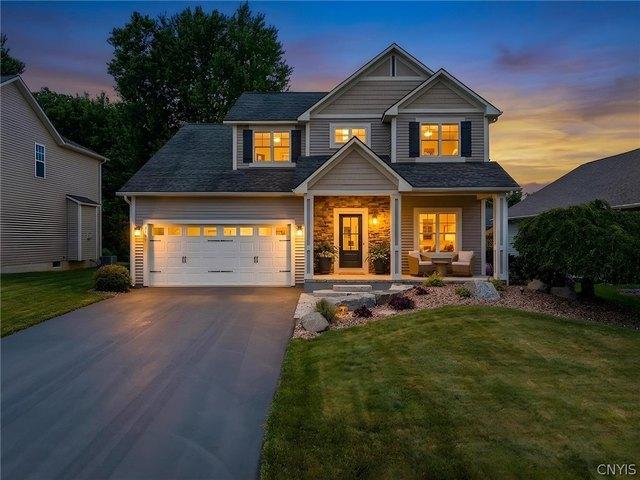 3107 Samantha Dr, Baldwinsville, NY 13027