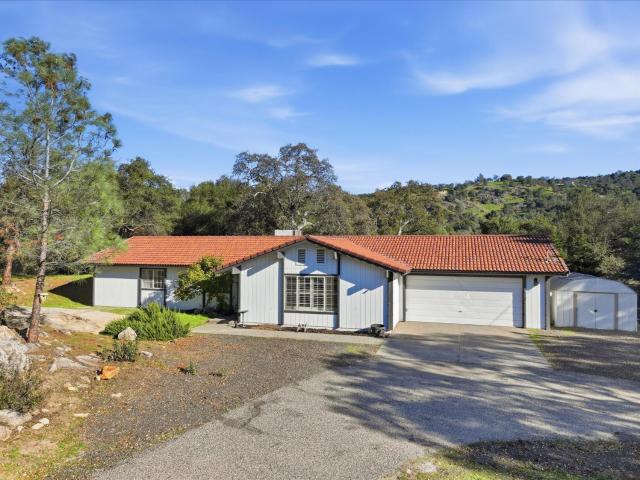 31083 Moccassin Ct, Coarsegold, CA 93614 | MLS #640915