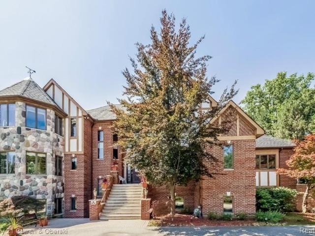 31085 Estate Woods Court, Farmington Hills, US, MI