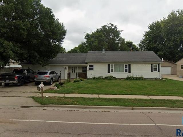 3109 E 12th St, Sioux Falls, SD 57103