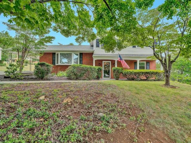 3109 Longhorn Rd, Roanoke, VA 24018