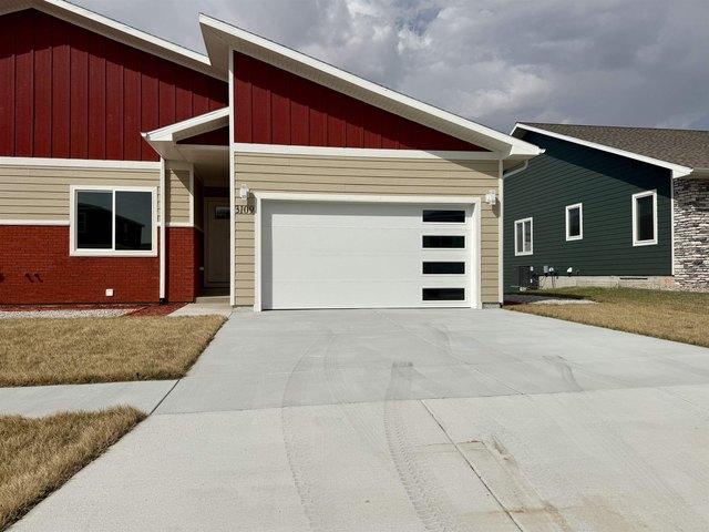 3109 W Laux Dr, Hastings, NE 68901