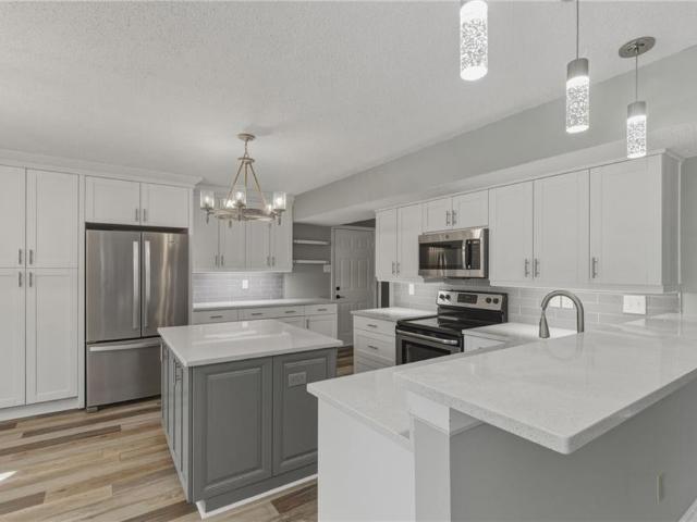 3100 Maplewood PL