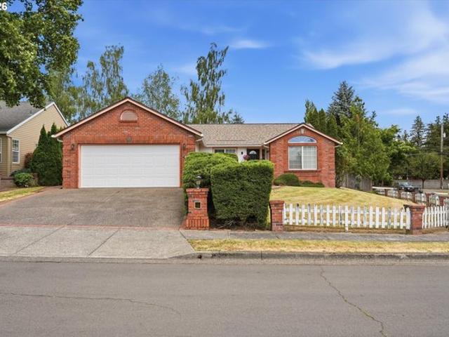 3100 N Clearbrook Ct, Newberg, OR 97132