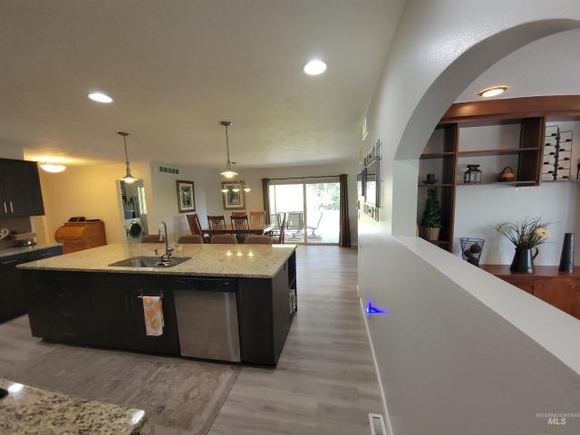 3100 N Ridgeway
