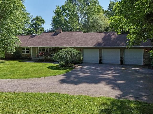 3100 Natures Place Dr SE, Lowell, MI 49331
