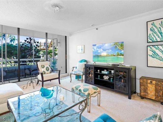 3100 Gulf Shore Blvd N Apt 104, Naples, FL 34103