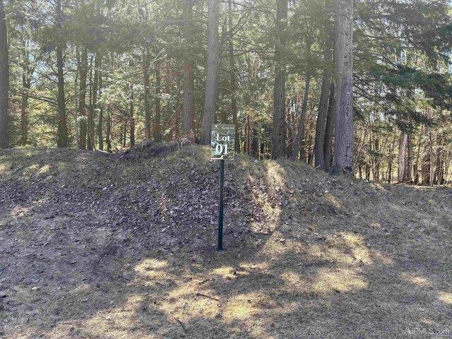 3100 Hemlock Dr, Marquette, MI 49855