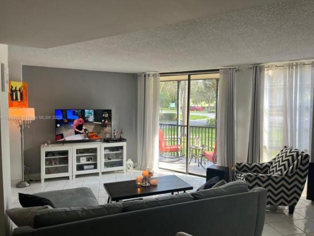 3101 Country Club Dr N #111, Aventura, FL 33180