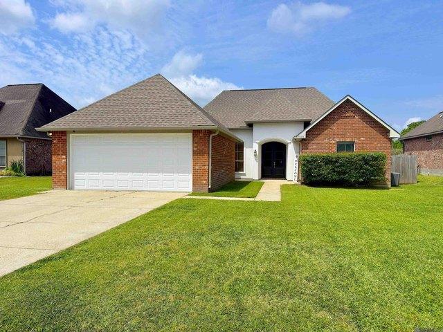 31025 Lake Spring Dr, Walker, LA 70785