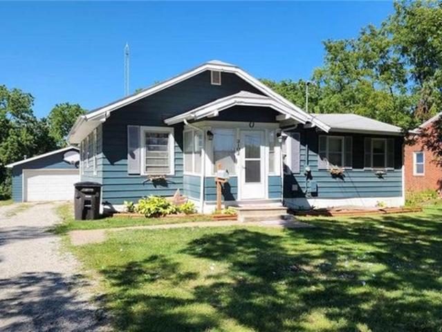 3102 E Tiffin Ave, Des Moines, IA 50317