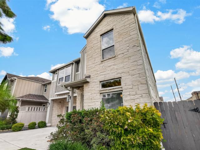 3102 Leather Leaf Lane