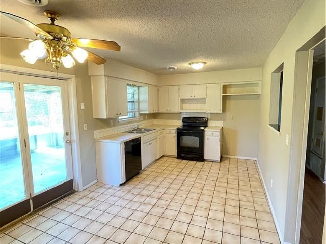 3102 Scott Lane