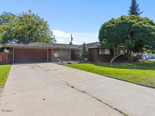 3102 W Viola Ave, Yakima, WA 98902