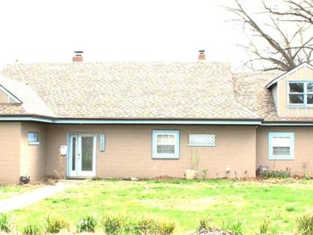 3102 Woodlawn Ave, Saint Joseph, MO 64506