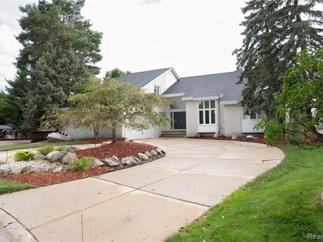 31033 Evergreen Ct, Farmington Hills, MI 48331