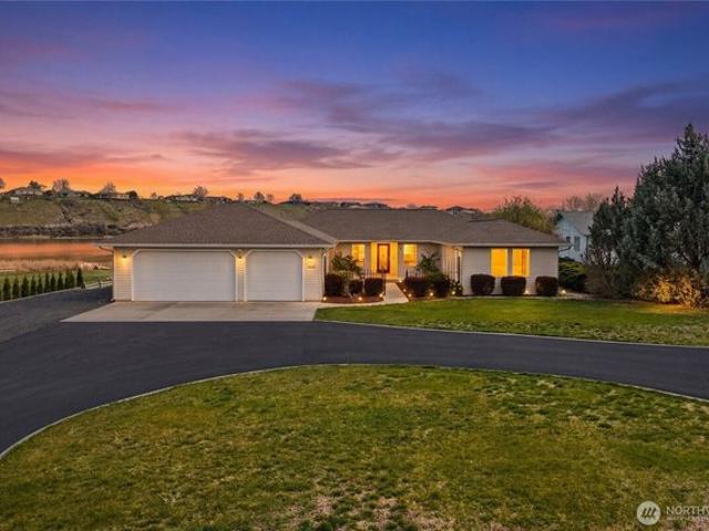 3103 NE Meadowlark Ln, Moses Lake, WA 98837