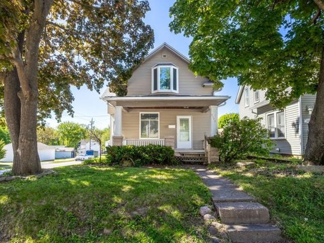 3103 Fairview St, Davenport, IA 52804