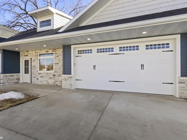 310 27th PL S