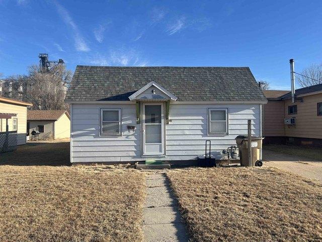 310 6th St, Gothenburg, NE 69138
