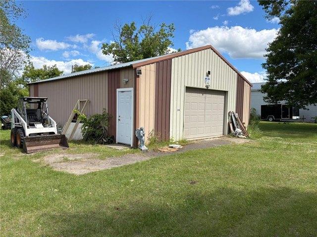 310 8th St SE, Staples, MN 56479