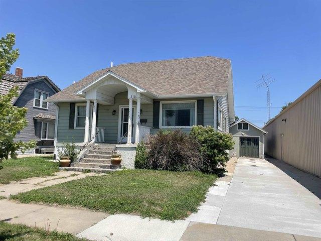 310 9th St, Gothenburg, NE 69138