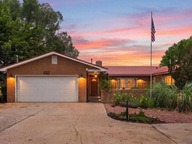 310 Country Ln, Bosque Farms, NM 87068