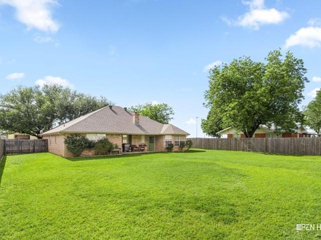 310 Centennial Pkwy, Henrietta, TX 76365