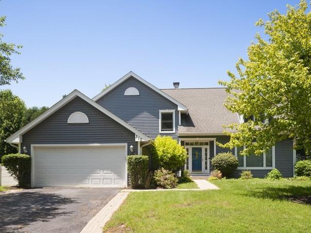 310 Chesterfield Ln, Vernon Hills, IL 60061