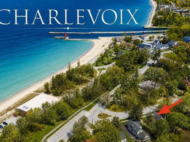 310 Clinton St, Charlevoix, MI 49720