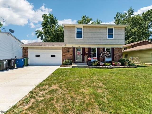 310 Bayshore Dr, Eastlake, OH 44095