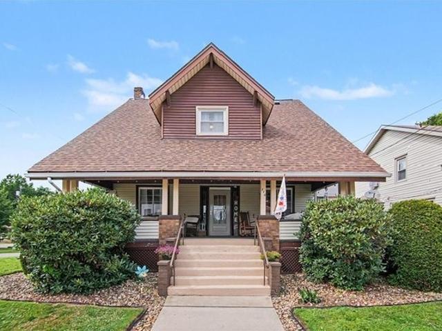 310 Glen Ave, Ellwood City, PA 16117