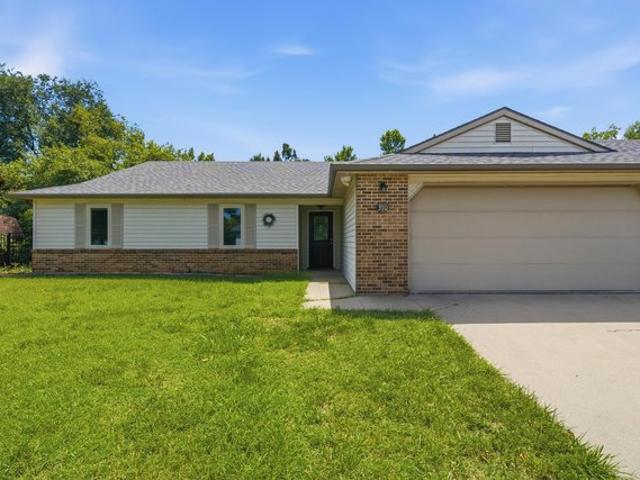310 Guinevere Dr, Junction City, KS 66441