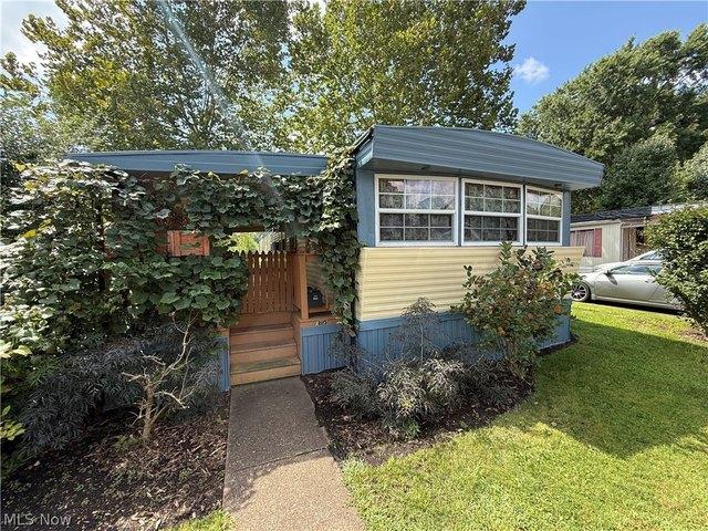 310 Gulf Stream Ln SE, New Philadelphia, OH 44663