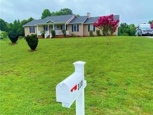 310 Dogwood Acres Ln, Madison, NC 27025