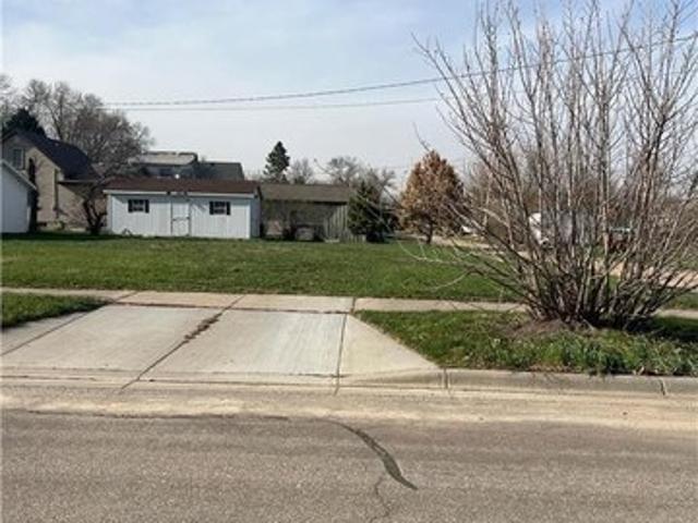 310 E 4th St, Madison, MN 56256